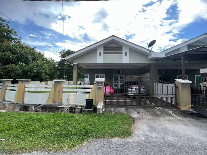 SEMI D CORNER LOT SETINGKAT DI TAMAN BUNGA RAYA